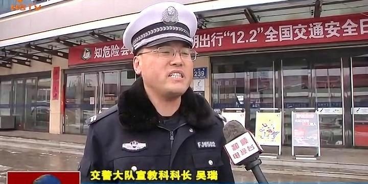 县交警大队举办全国交通安全日主题宣传活动
