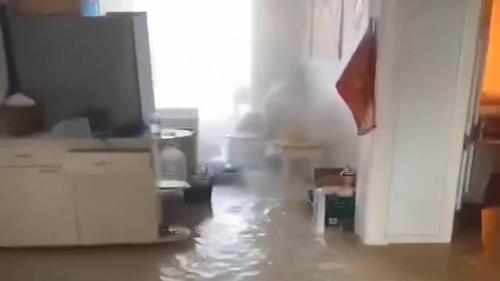 地下暖气水管爆裂,家里都快成河了,这下该如何是好