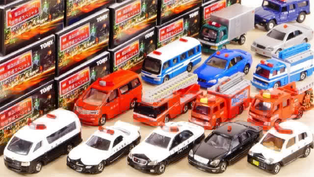 展示各款警车、消防车等汽车模型玩具