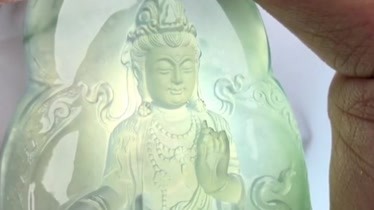 种老的翡翠有起货,不信你自己细品一下