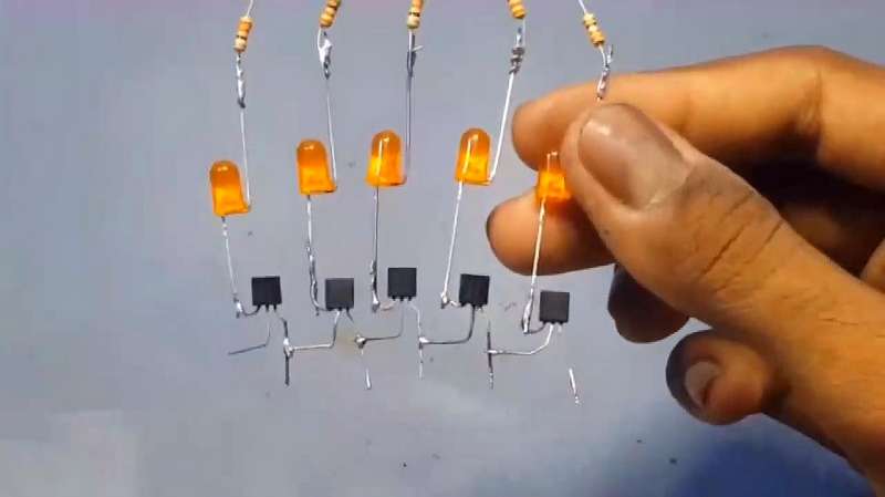 led灯手工焊接视频,你们学会了吗?一闪一闪的呢