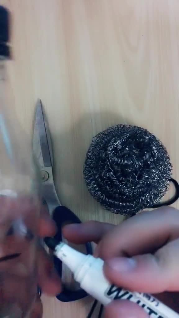 生活小妙招,如何更好的使用钢丝球,并不伤手!生活小妙招 抖音小助手