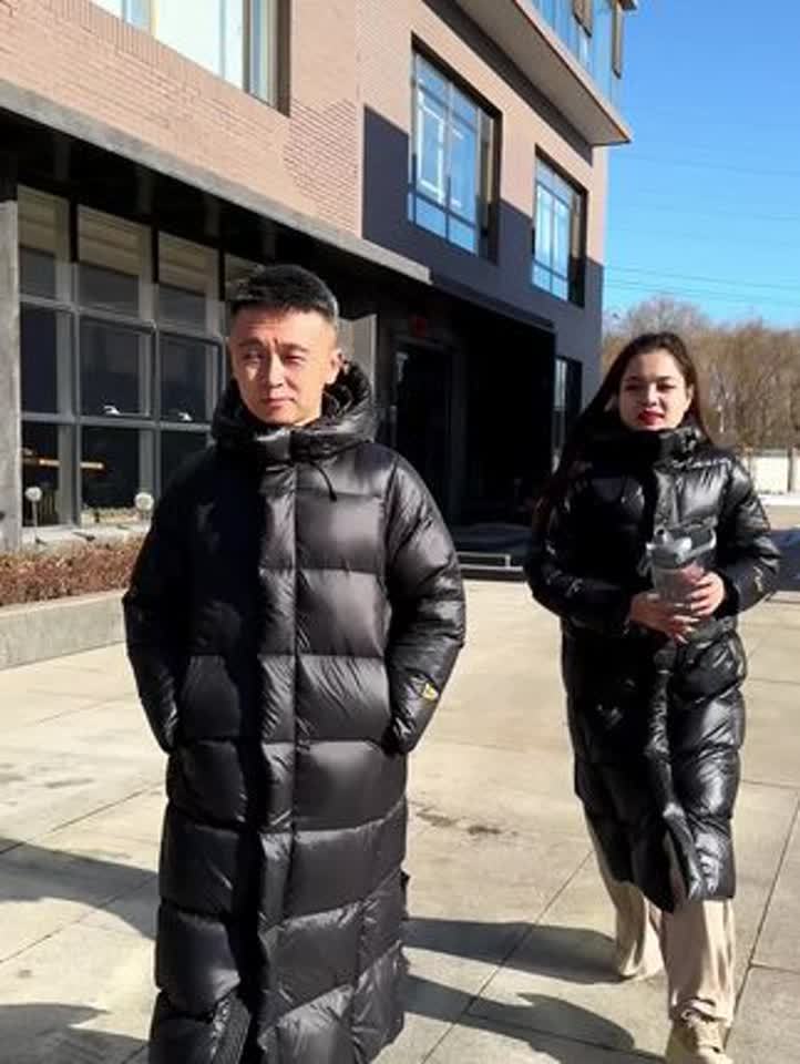 爆火黑金鹅绒羽绒服!