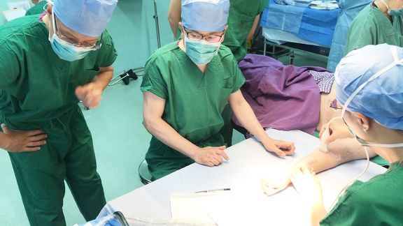 泪目!儿子患病十五年 癌症母亲曾试图捐肾救子