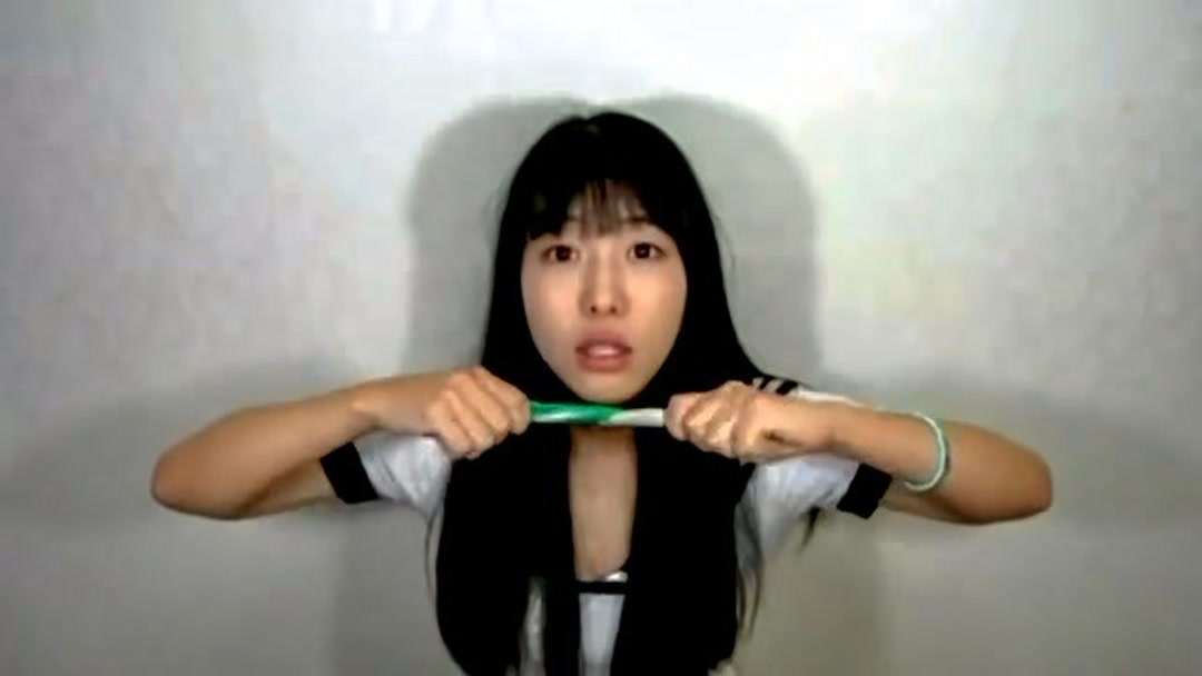 水手服美女拍捆绑视频!证明电影中嘴封胶带是然并卵