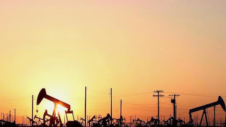 俄罗斯遇大困难,各国均不出手,中国出巨资帮忙每年得400吨石油