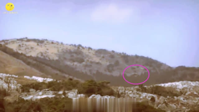 男子在荒山游玩时,拍到不明飞行物,可惜距离有点远
