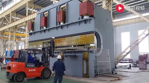 实拍国内3000吨数控折弯机调试过程,没见过的快看