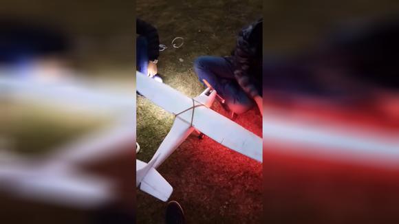 傍晚开飞塞斯纳,装灯飞行