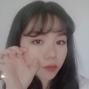 小口小口吃番茄 