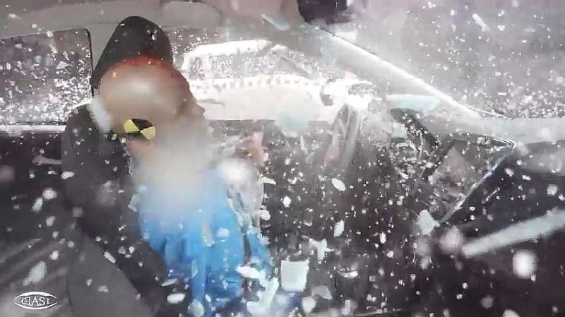 雪佛兰科鲁泽碰撞测试,看来中保研揭开了很多外国品牌的丑恶嘴脸