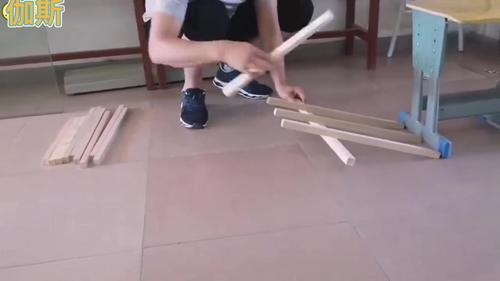 仅靠几块木头搭建不用一颗钉子的桥 牢固无比