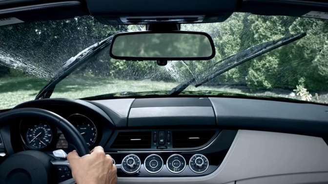 雨刮器隐藏了3大实用功能,网友:开车10年的老司机都不清楚