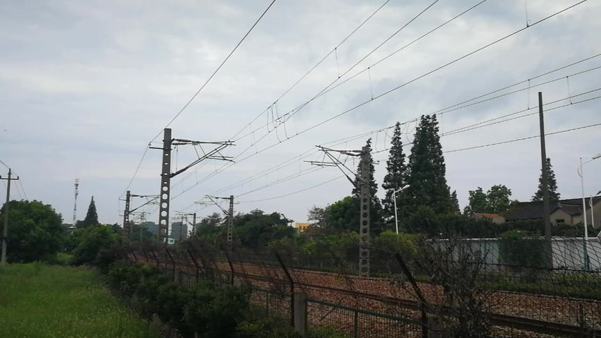 上局沪段SS8牵引K759次列车会上局沪段DF4B牵引的货列