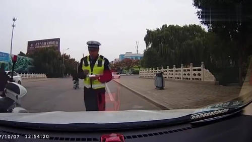 行车记录仪:百年难得一见忘记关闭行车记录仪,拍下了这让人心碎的画面!