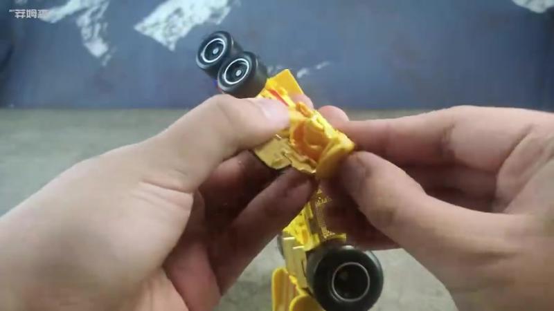 确实是抢劫!DX9飞天虎合体成员抢劫变形过程开箱展示