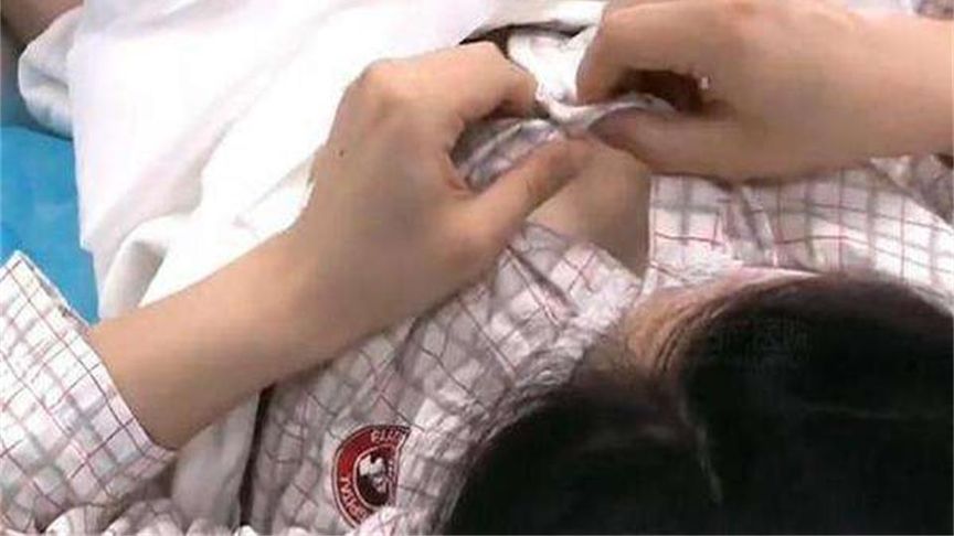 产妇坚持效仿外国人,拒绝坐月子,医生直言:“这简直是胡闹!”