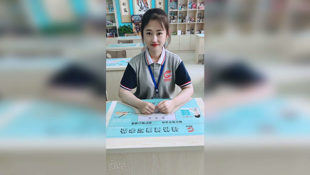 学生正确的坐姿和握笔姿势北京锋格5天练字