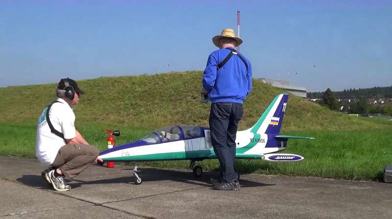 RC模型:这架飞机真霸气,恕我直言,不是谁都买得起