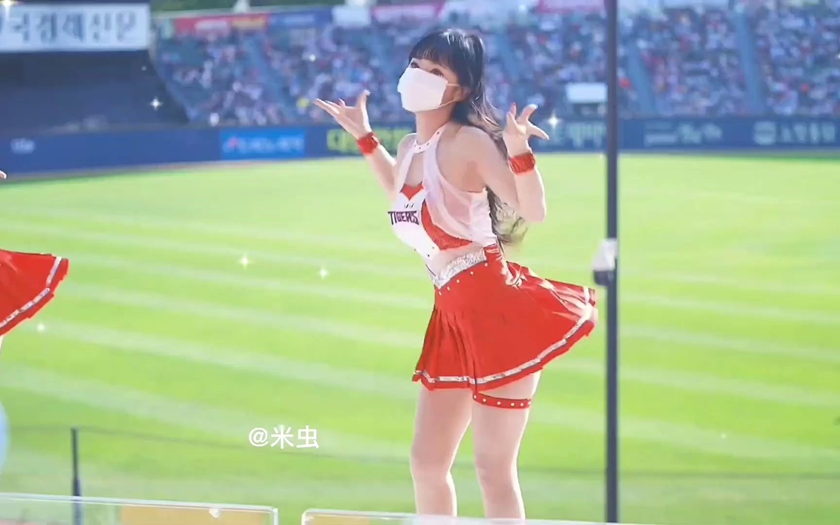 世界杯韩国啦啦队女神-李多惠