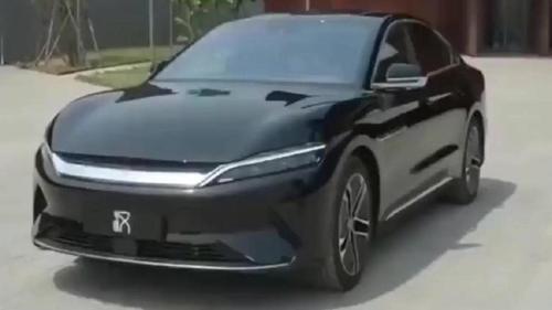 行车记录仪:比亚迪这车身这大灯,直接秒杀日本车