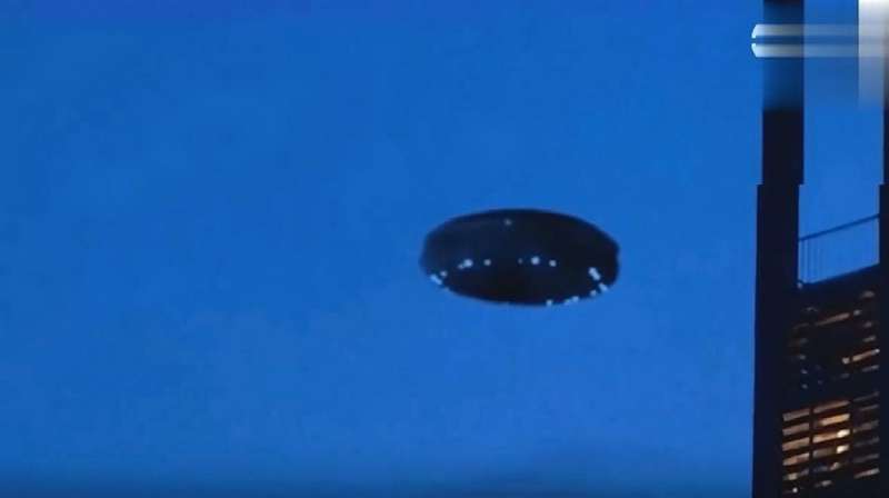 科技:巨型不明飞行物突然造访,这究竟是什么?它究竟想做什么?