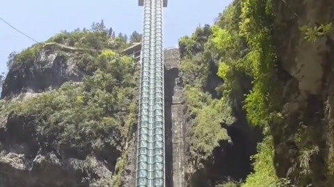 张家界拥有世界最高山间电梯,66秒到达悬崖顶端,从未出过意外