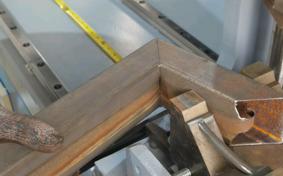 ...成型机 #全自动切管机 #多功能半自动冲孔机 #圆管方管冲平弧口模具