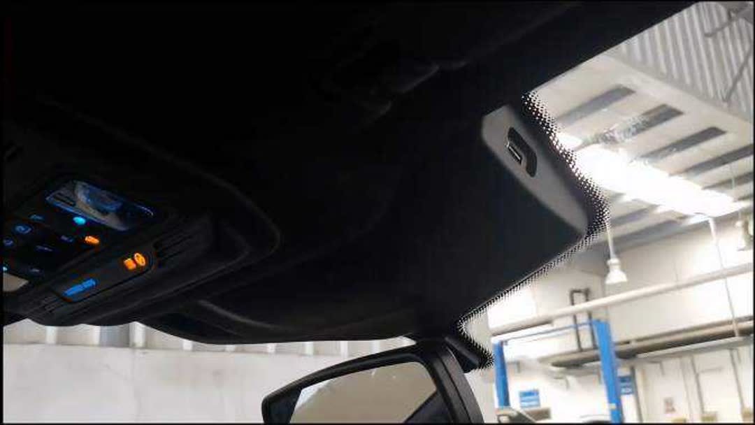 全新探险者内后视镜上面的USB接口能不能识别U盘里的歌曲