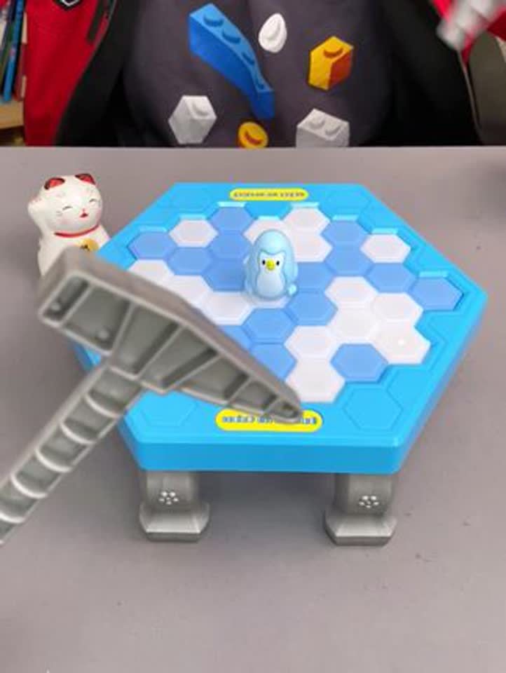 敲冰企鹅互动桌面游戏,饭后来一局,解压又有趣,陪孩子一起玩吧#益智...