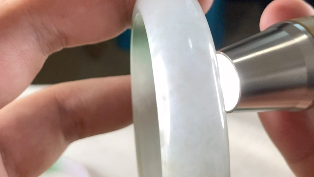 一招鉴别注胶翡翠