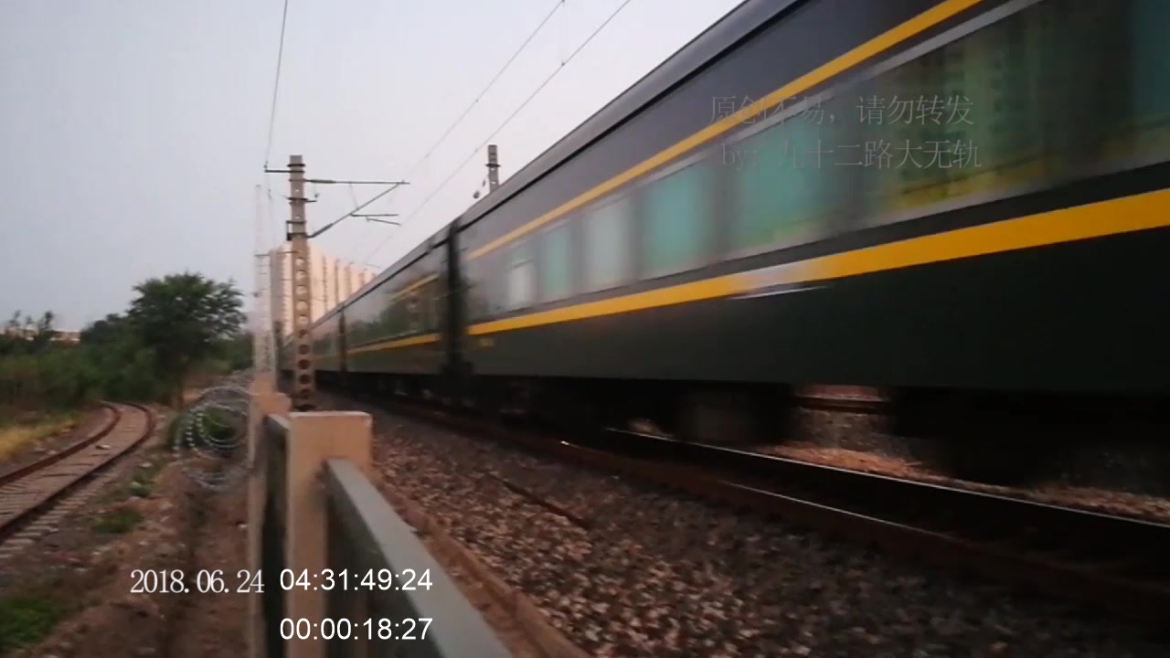 津山铁道k145公里,大连开往北京的Z80次火车快速开向天津站