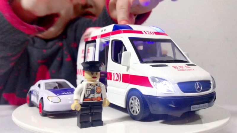 120救护车玩具,仿真合金汽车模型儿童玩具车男孩小汽车110警车