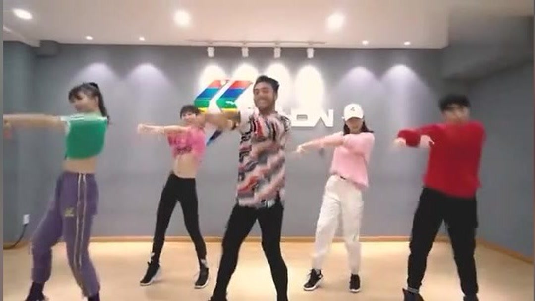 火遍全网的海草舞终于出教学了 看着就带感,学起来