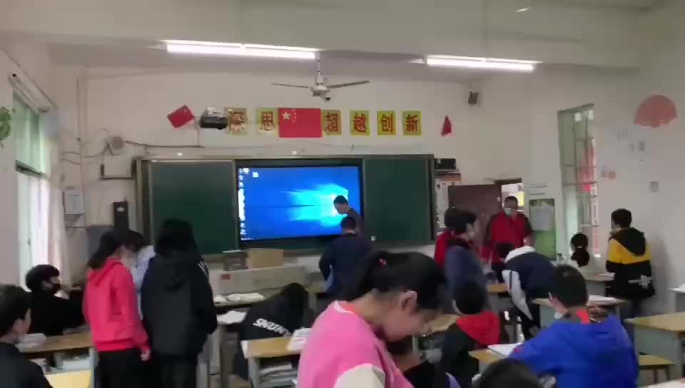 校园多媒体教室触摸纳米黑板一体机与当今最前沿的操作系统Windows...