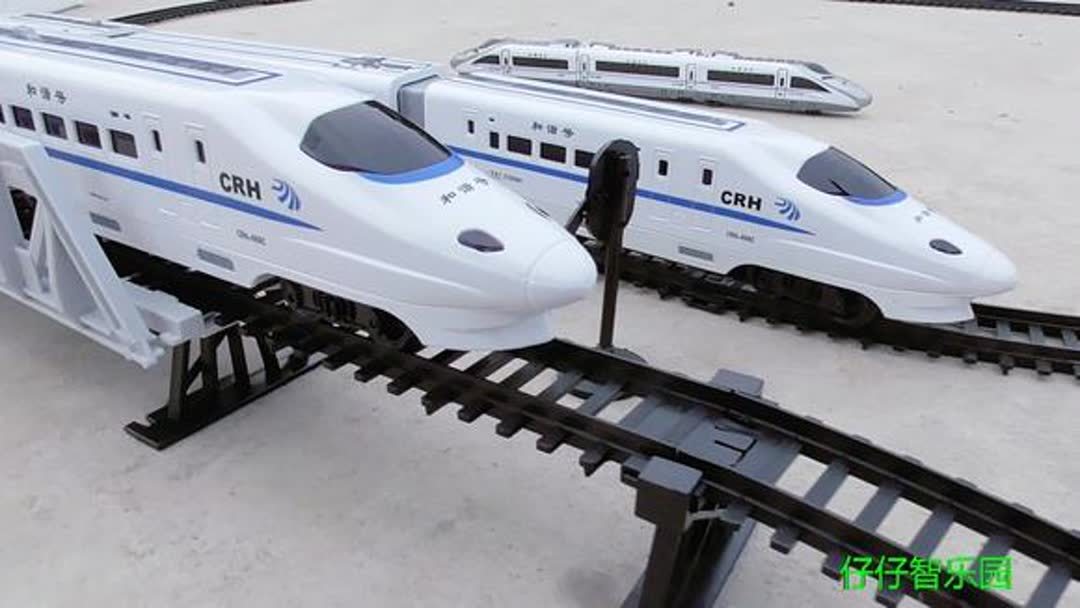 两列高铁动车模型玩具轨道跑,过高架桥轨道线路,和谐号动车玩具