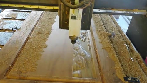 难怪传统木工没人干,木门上的花纹机械化雕刻,这效率太快了