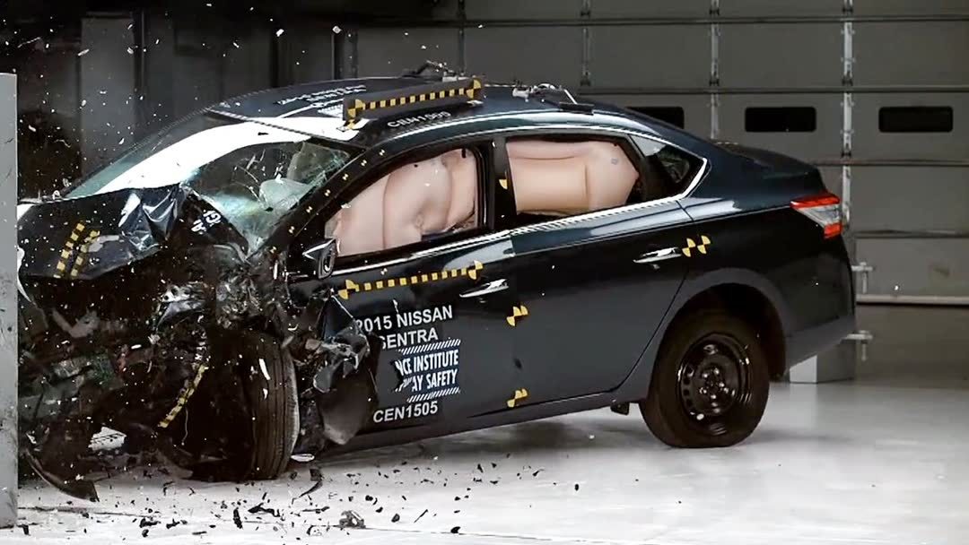 日产轩逸VS丰田卡罗拉碰撞测试！家用轿车你选谁？