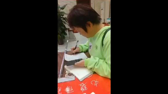 ߌ�53‎岁‎大姐现场‎出单‎共2⃣4⃣单 ‎合计2⃣7⃣9⃣9⃣2⃣