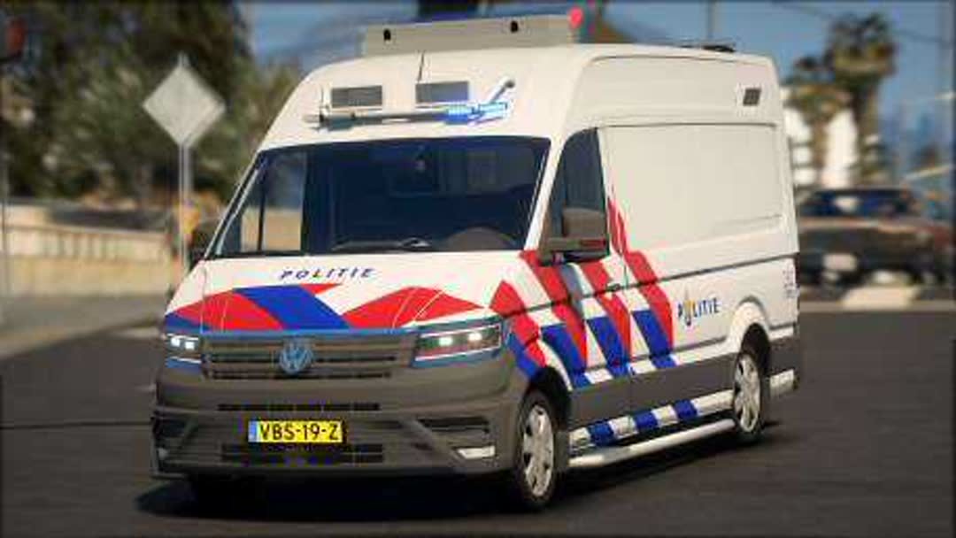 GTA5警察模拟:大众T6商务车警车空间很大只能坐两个人