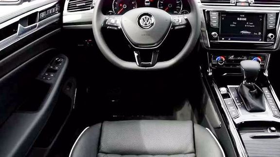 大众辉昂380两驱旗舰车内功能演示,豪华气息十足,网友很厚实