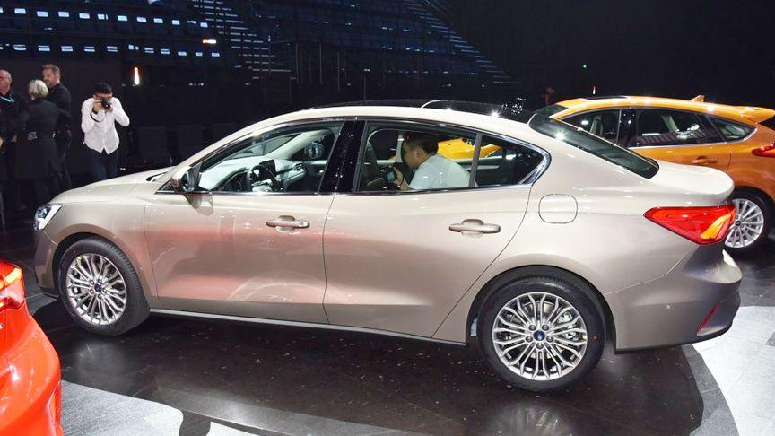 千呼万唤始出来!全新福克斯终于亮相,8AT配旋钮换挡,比肩朗逸