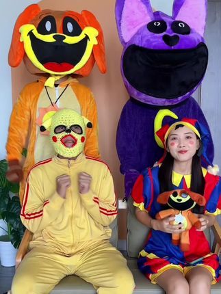 来看看微笑小动物的演唱表演。#二次元 #创意动画 #微笑小动物