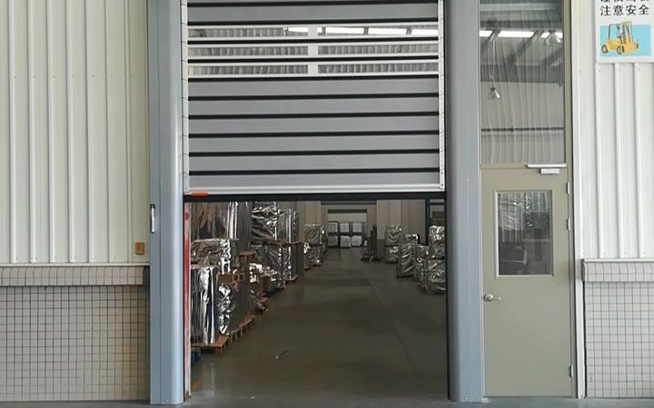 上海客户工厂车间安装肯夫门业铝合金涡轮硬质快速卷帘门
