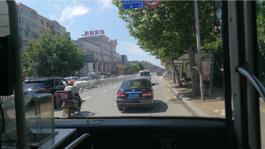 乘公交行走真实的大连。(45路山东路段)