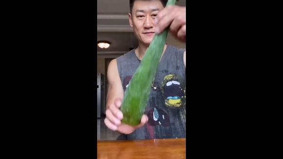 小哥教你纯天然芦荟正确使用方法