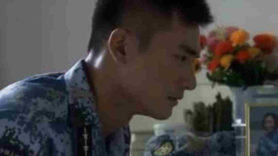 男兵在植物人旁念书, 一句话读出来植物人病情不稳定了