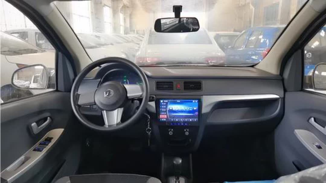 2万多的雷丁D80新款车型，走亲访友接送孩子太实用了，看看配置？