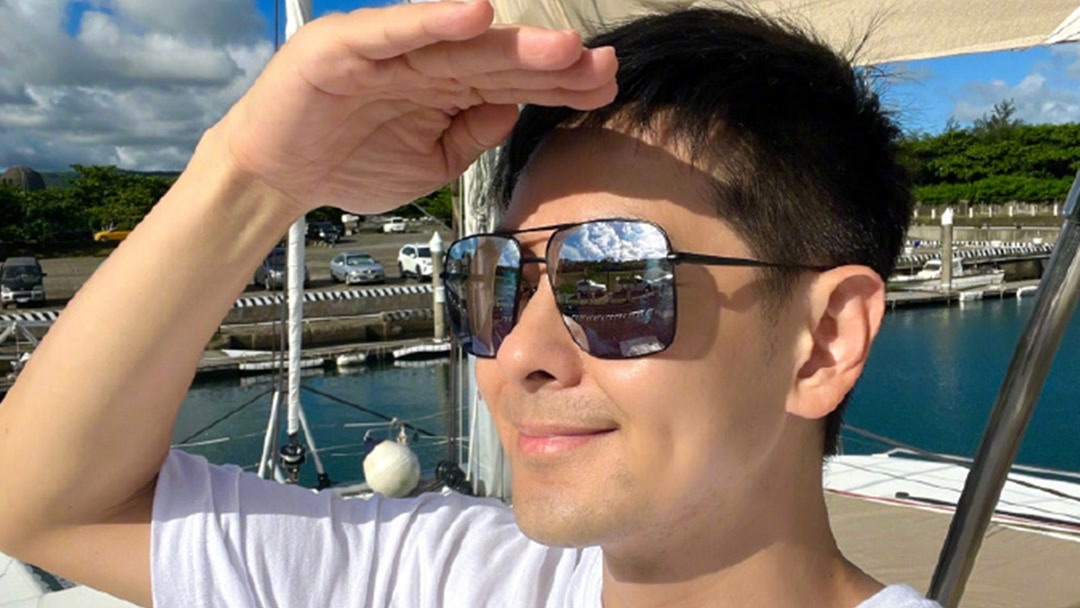 林志颖车祸现场监控曝光:车辆突然偏离撞上分隔岛