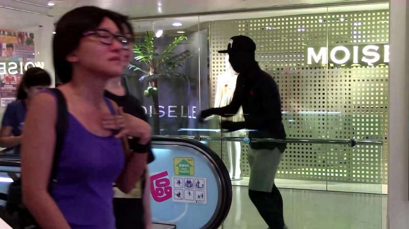 街头恶搞 扮成假人模特恶作剧